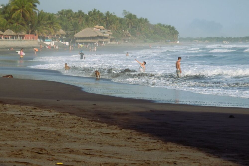 The Ultimate Guide for Visiting El Tunco, El Salvador - Snap Happy Travel