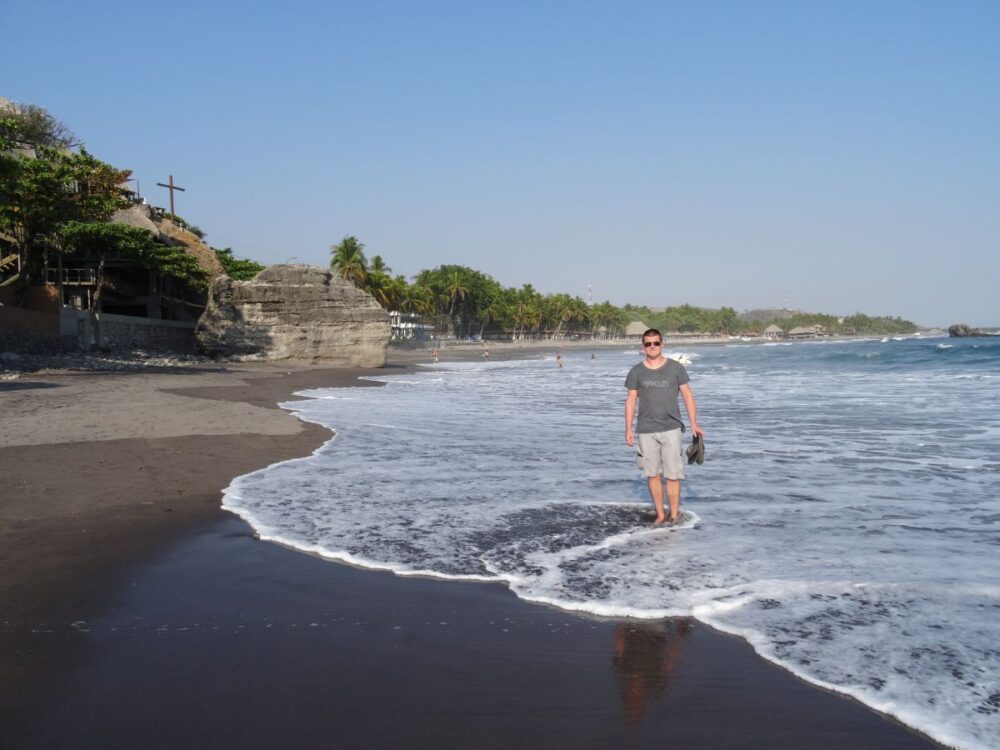 The Ultimate Guide for Visiting El Tunco, El Salvador - Snap Happy Travel